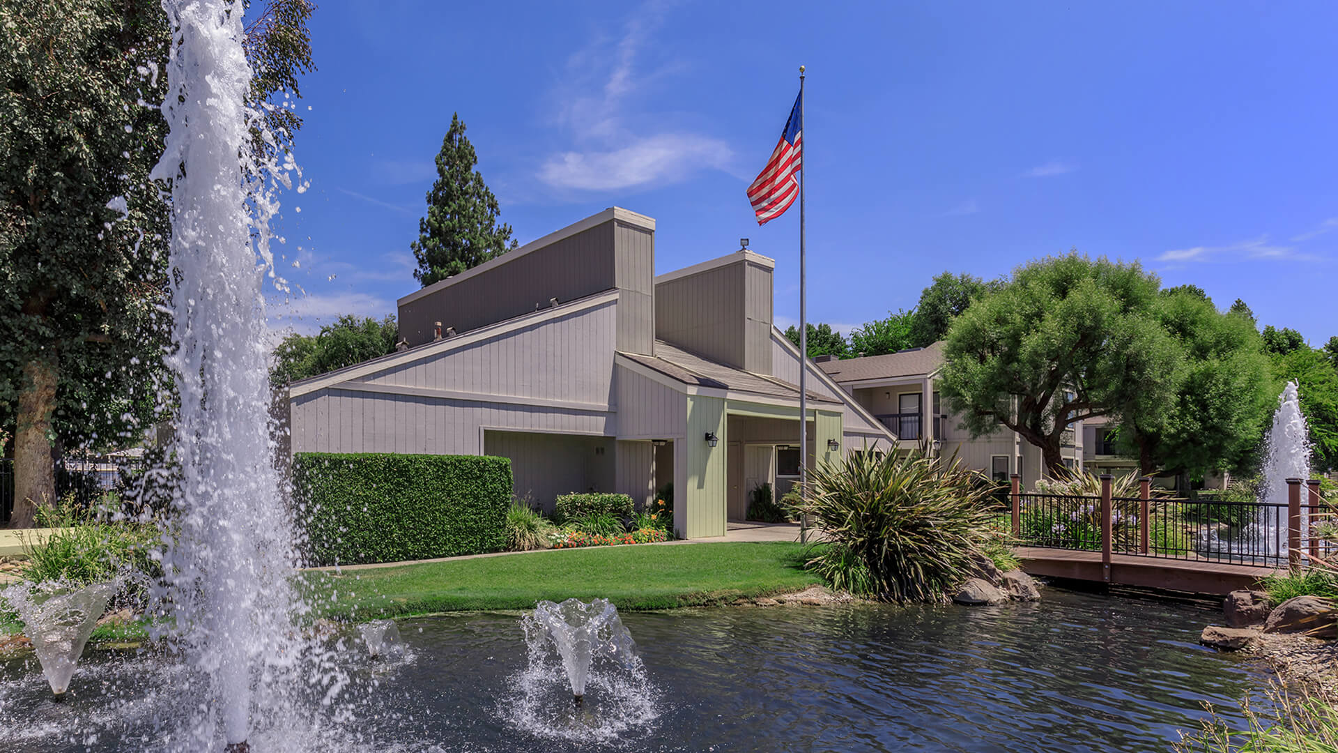 Edgewater Condominium Rentals - Standard in Bakersfield, CA